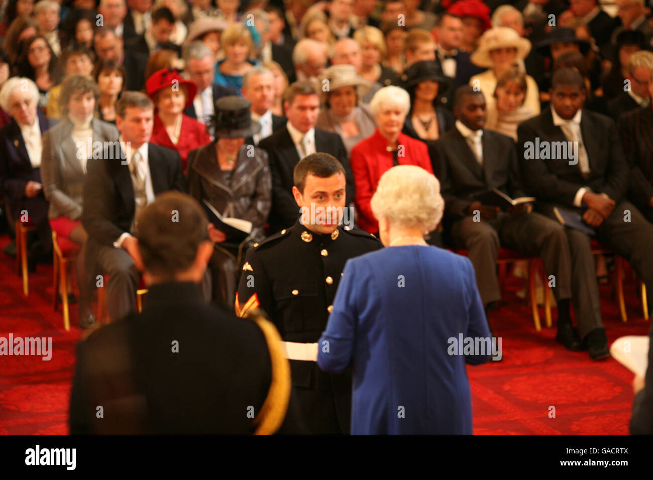 Corporal Simon Willey receives the Military Cross from The Queen at ...