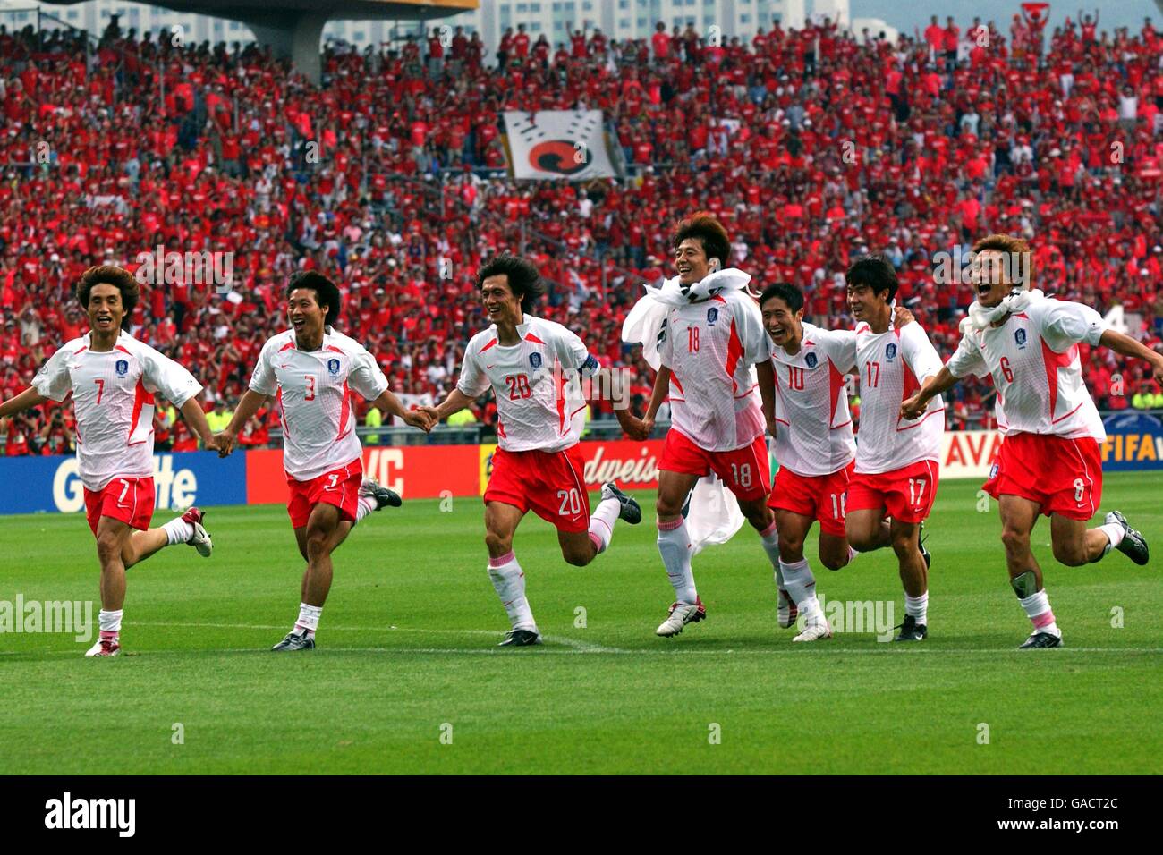 Fifa world cup finals 2002 hi-res stock photography and images - Alamy