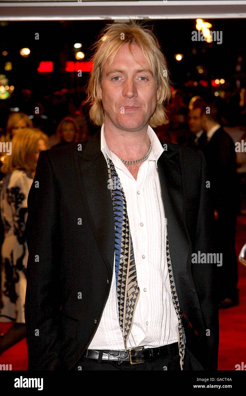 Rhys ifans arrives for the uk premiere of elizabeth hi-res stock ...