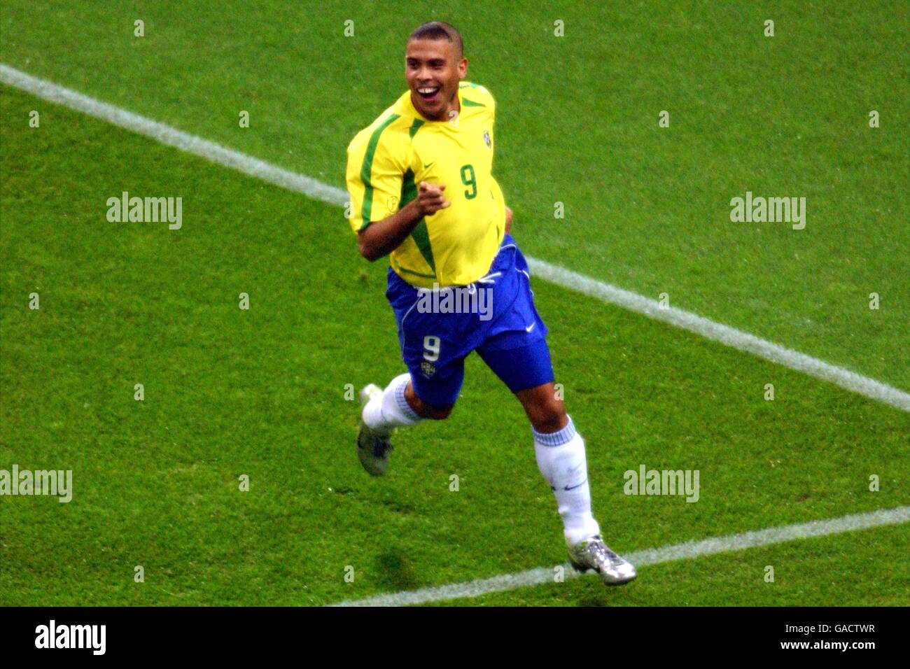 Ronaldo world cup 2002 hi-res stock photography and images - Alamy