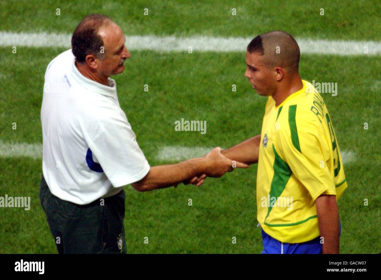 Brazil world cup final 2002 ronaldo hi-res stock photography and images ...
