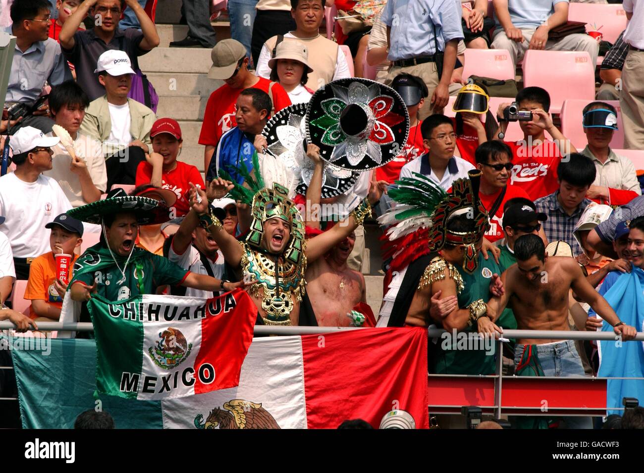 Mexico fans cheer on their team hi-res stock photography and images - Alamy