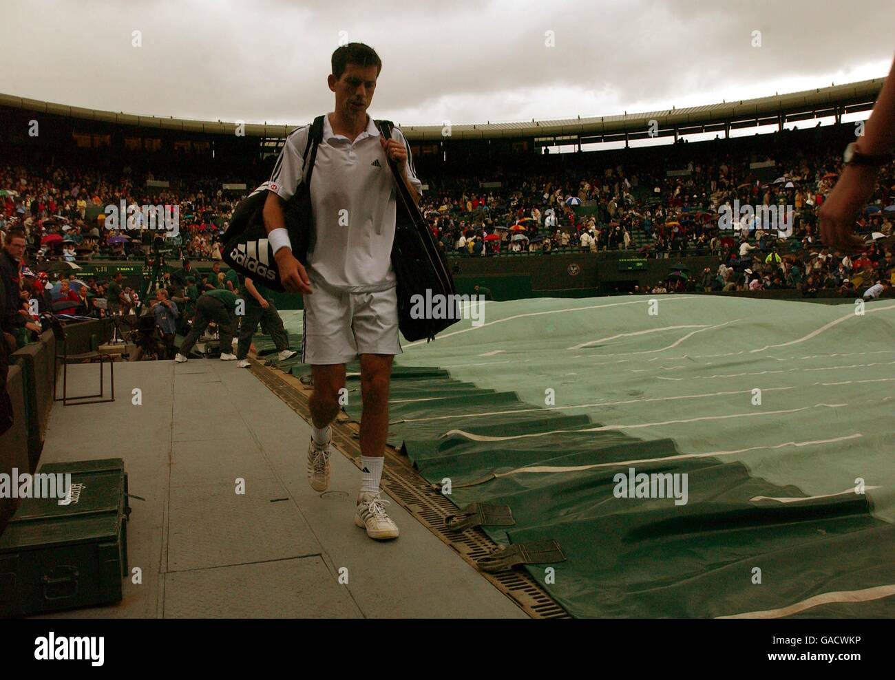 Tennis, Wimbledon 2002, Fourth Round. Tim Henman walks off the court as ...