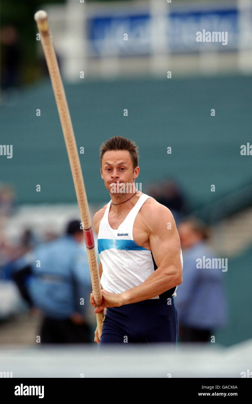Nick buckfield in action in the pole vault competition hi-res stock ...