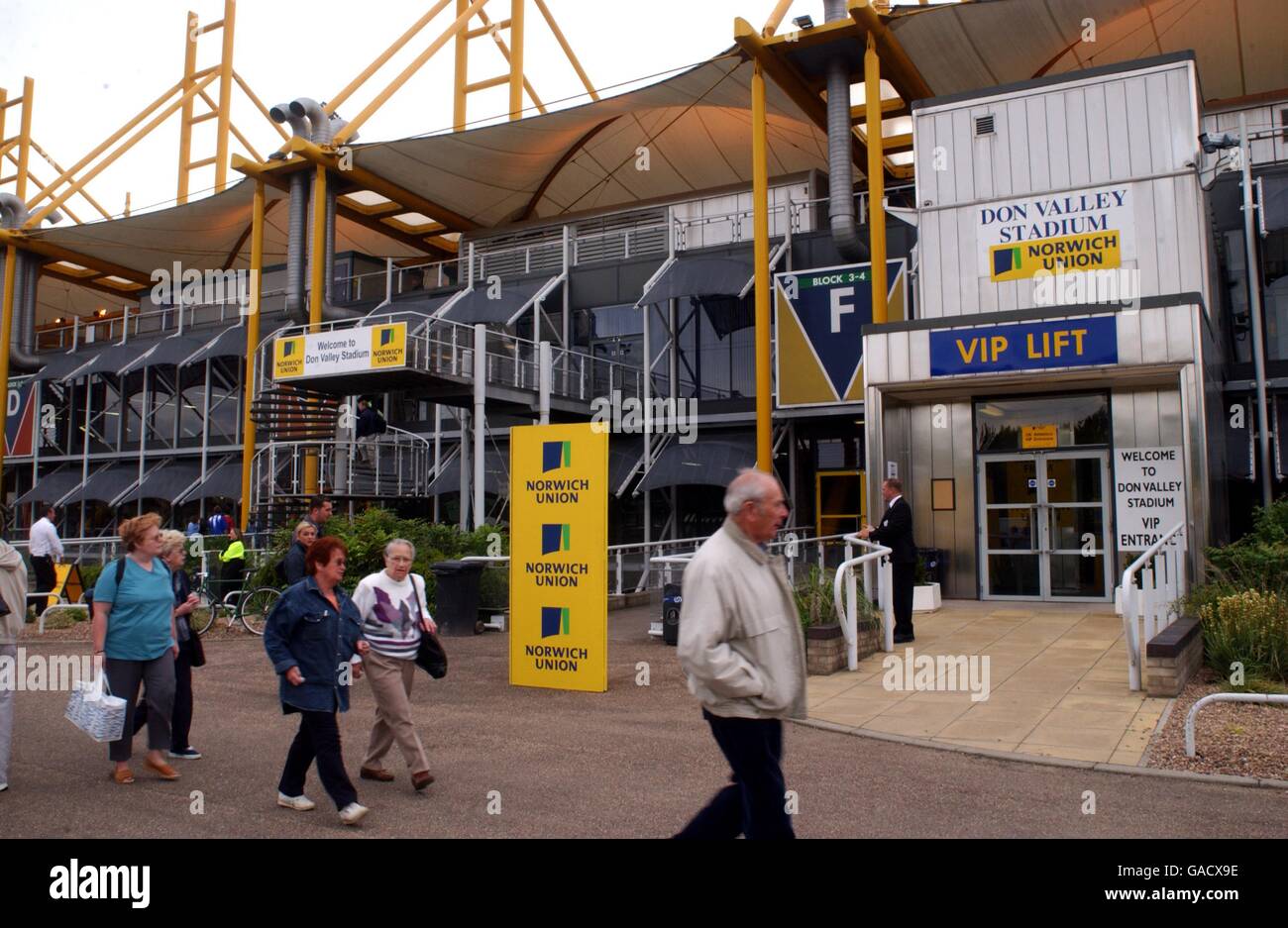 Athletics - Norwich Union Classic - Sheffield. The Don Valley Stadium ...