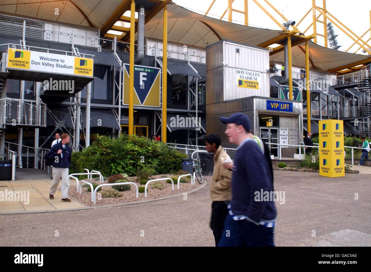 Athletics - Norwich Union Classic - Sheffield. The Don Valley Stadium ...
