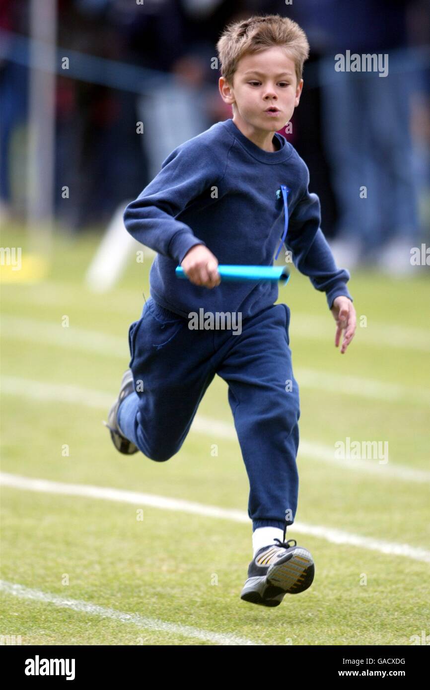 School children relay race hi-res stock photography and images - Alamy