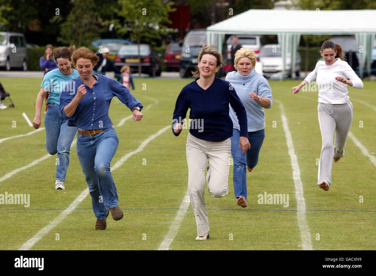 Sports day mothers race hi-res stock photography and images - Alamy