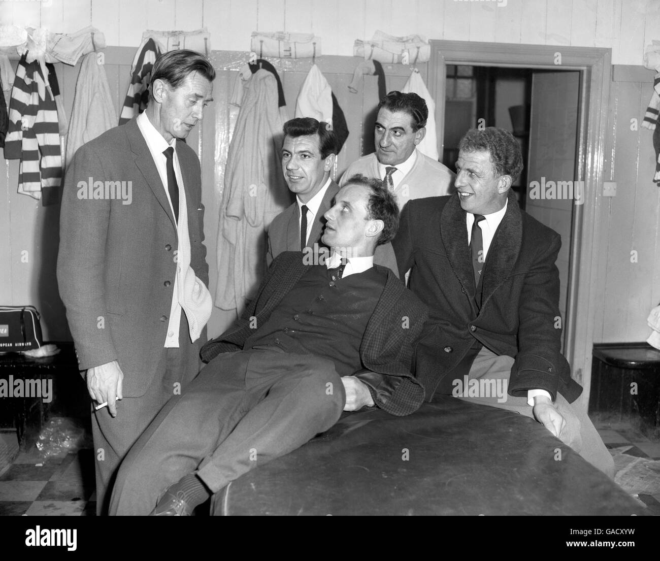 Maurice cook and assistant manager joe bacuzzi hi-res stock photography ...