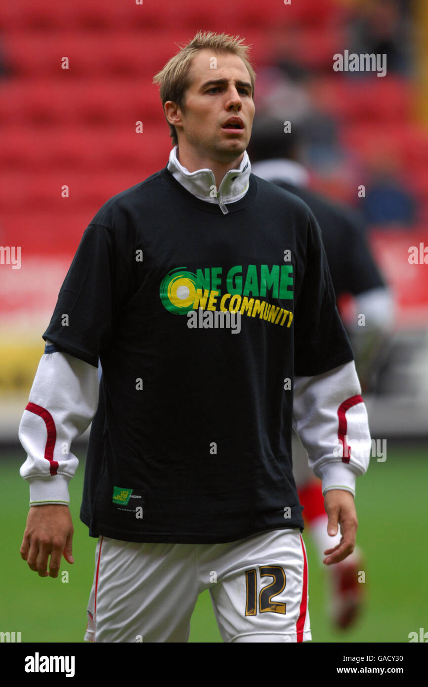 Charlton Athletic's Luke Varney warms up before the game Stock Photo ...