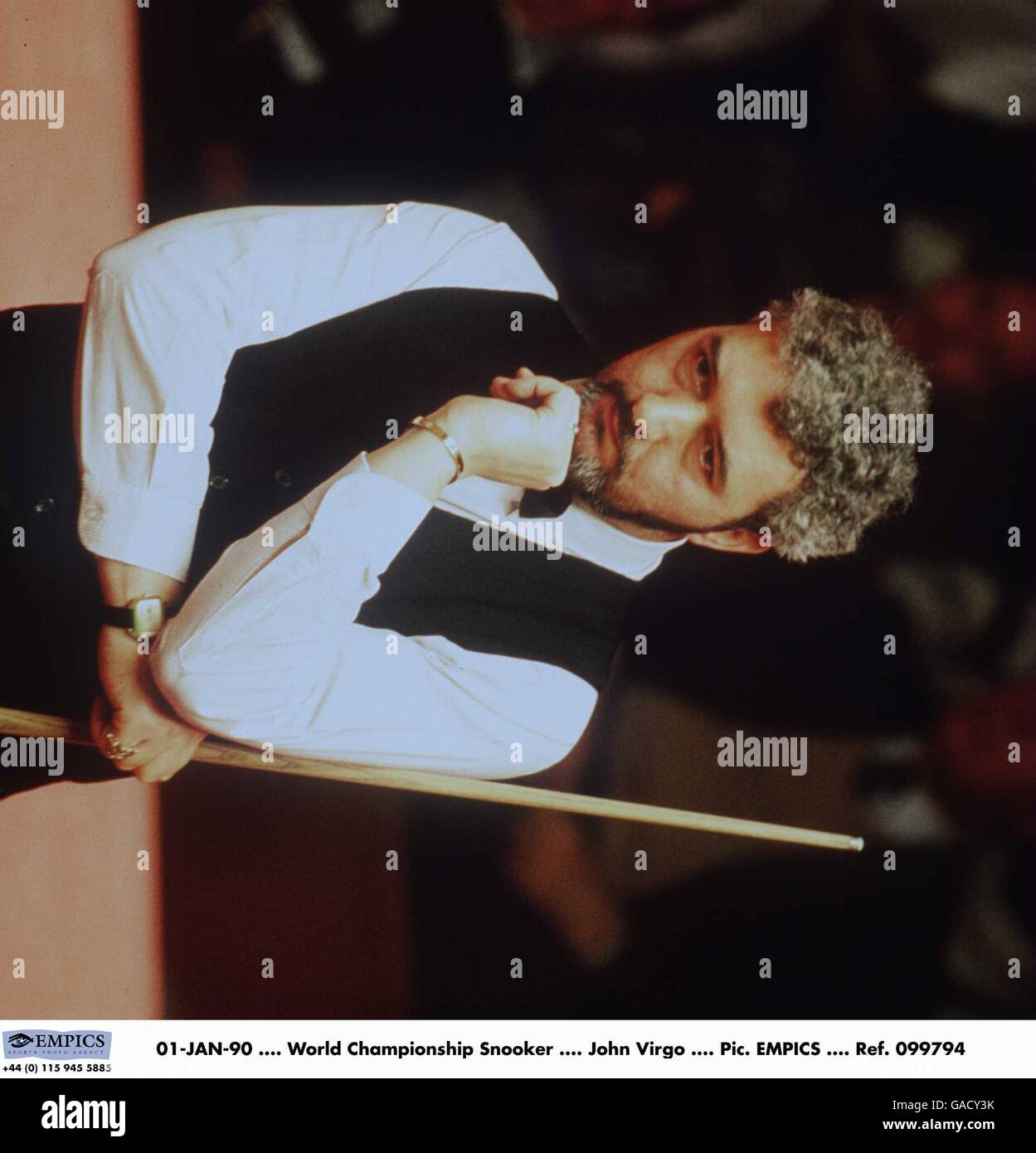 John virgo snooker hi-res stock photography and images - Alamy