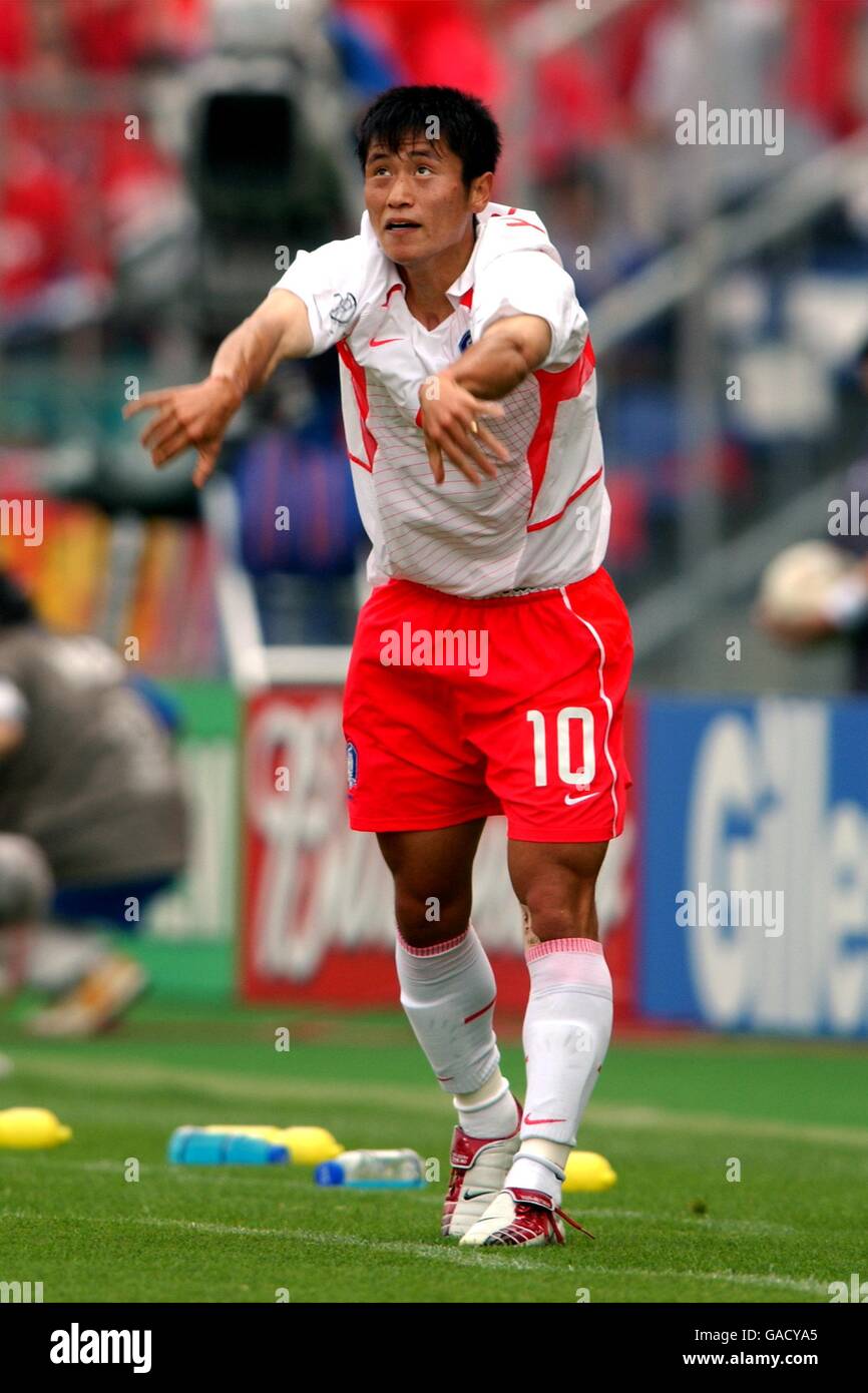 Soccer - FIFA World Cup 2002 - Quarter Final - Spain v Republic Of ...