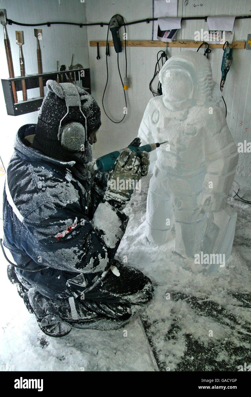 Creates astronaut ice sculpture ice box hi-res stock photography and ...