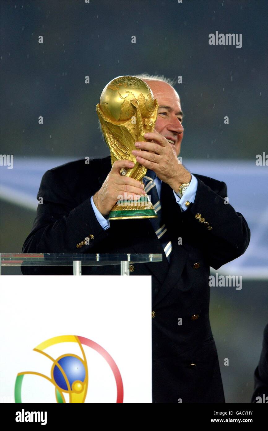 Brazil 2002 world cup trophy hi-res stock photography and images - Alamy