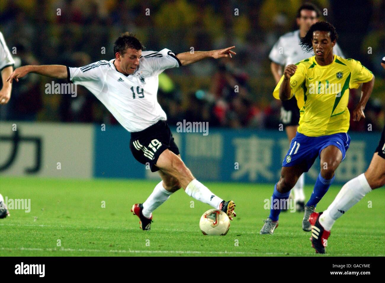 Ronaldinho 2002 fifa world cup hi-res stock photography and images - Alamy