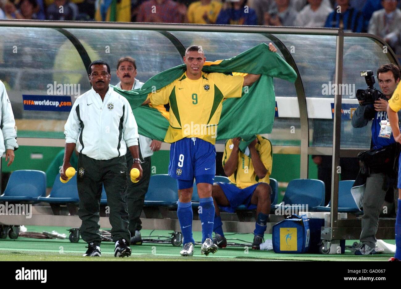 Brazil world cup final 2002 ronaldo hi-res stock photography and images ...