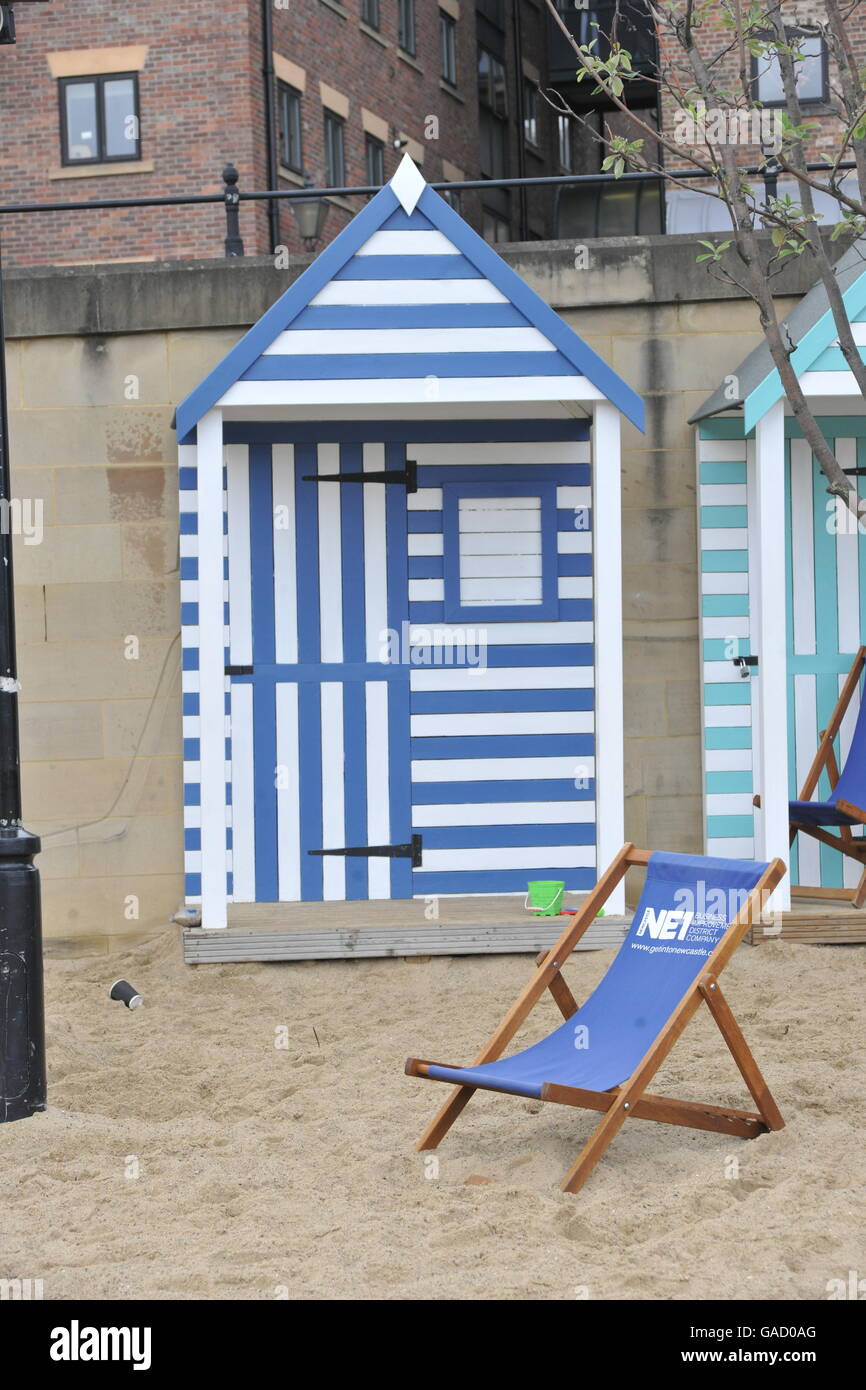 Blue Beach hut and deck chair Stock Photo - Alamy