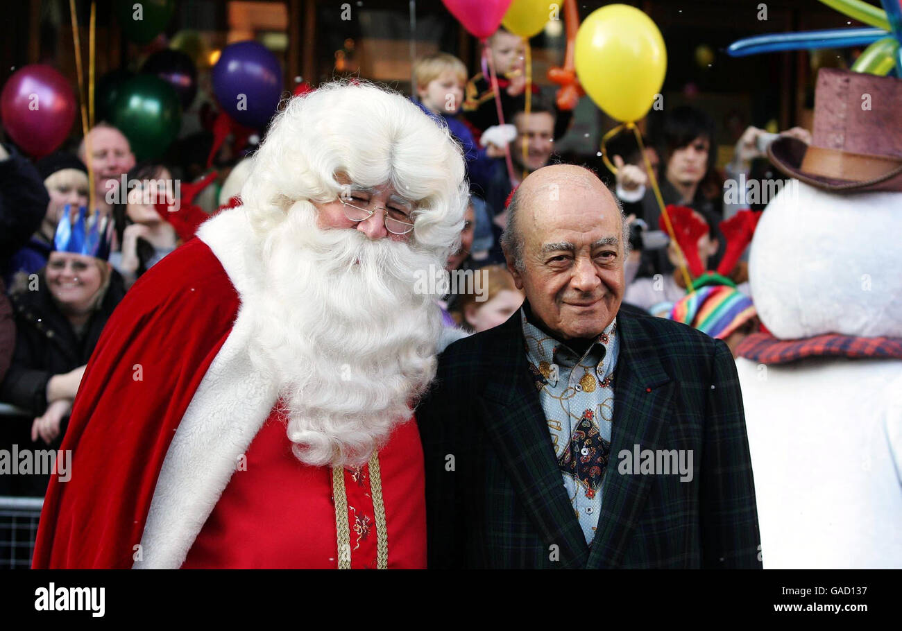 Harrods marks the start of the festive season Stock Photo - Alamy