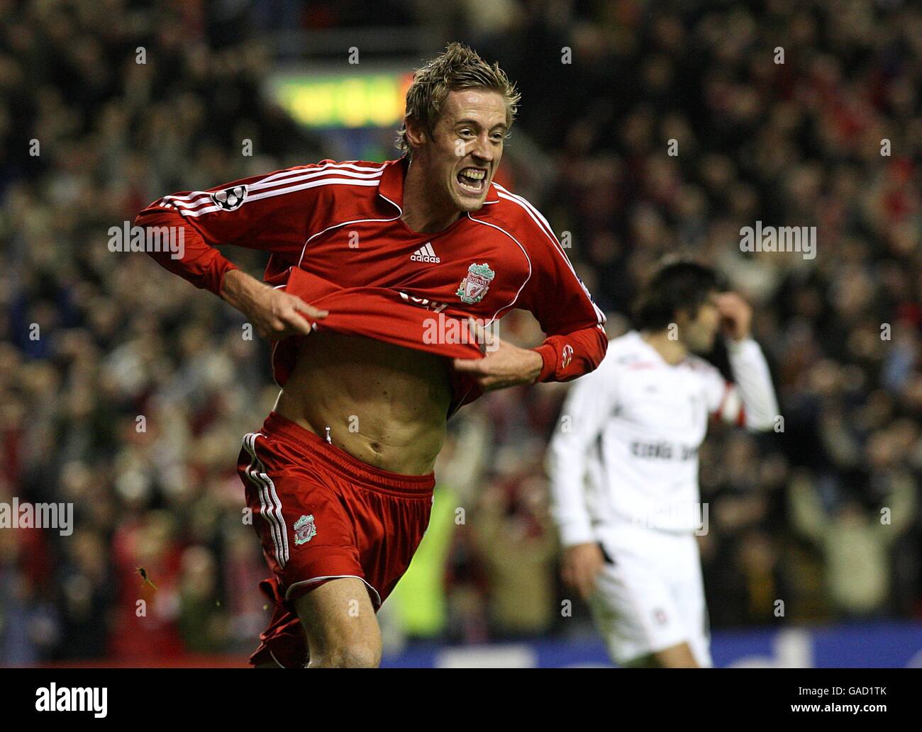 Liverpools peter crouch celebrates scoring hi-res stock photography and ...