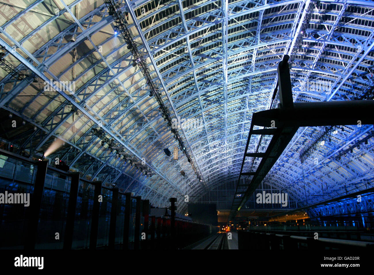 Queen officially opens st pancras international hi-res stock ...