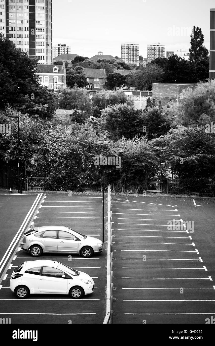 Two lines cars hi-res stock photography and images - Alamy