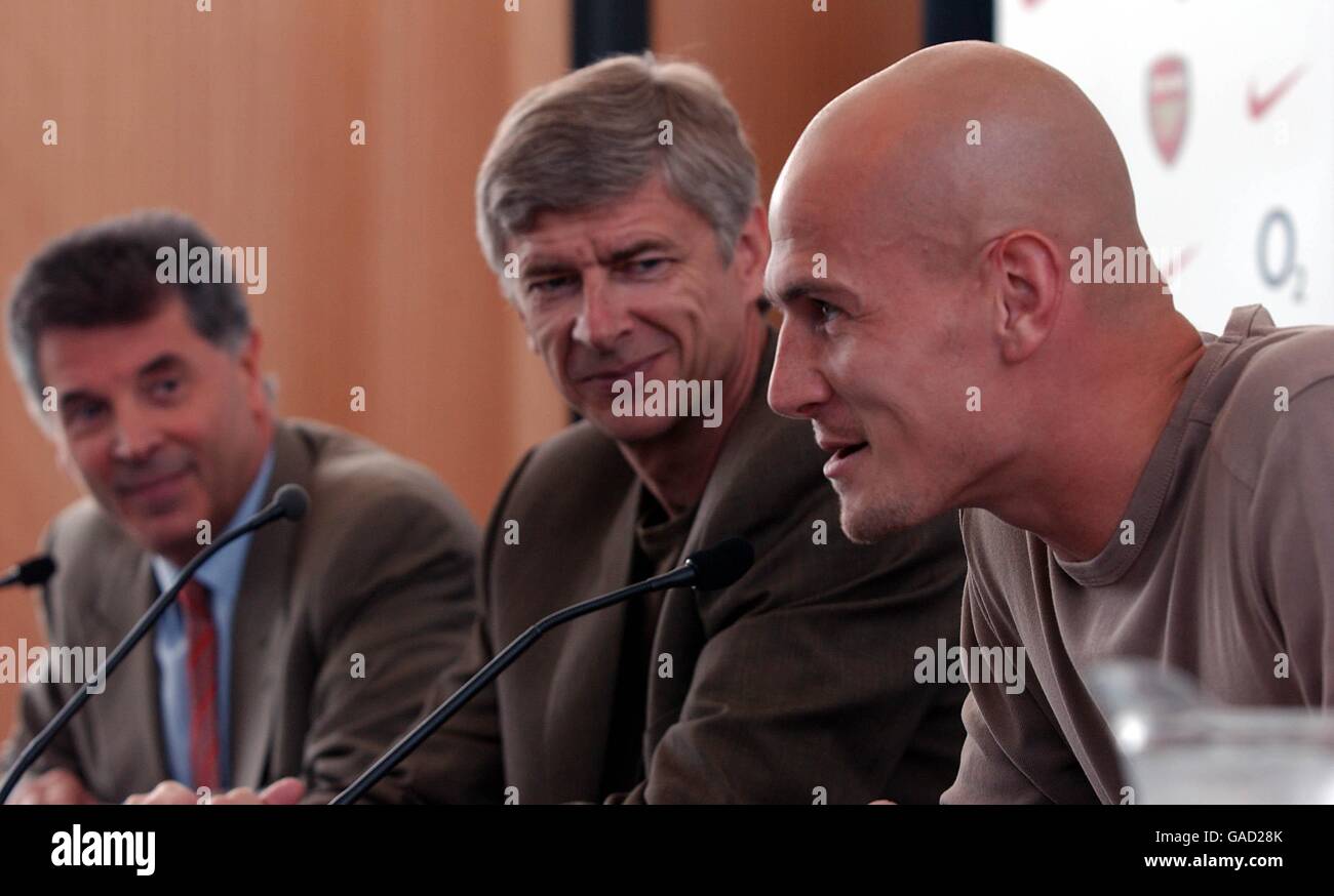 Pascal Cygan talks to the press watched by Arsene Wenger and David Dein ...