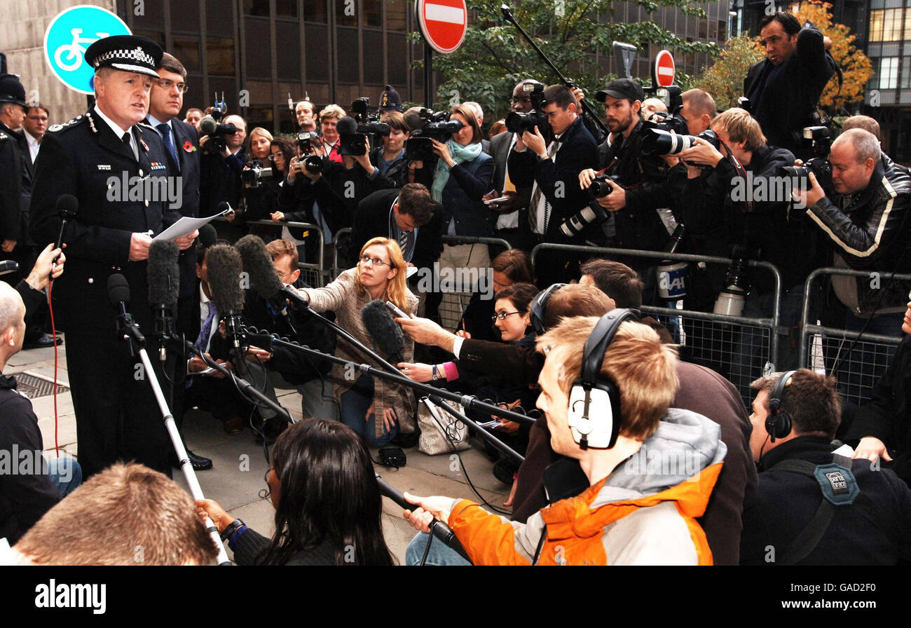 Jean Charles de Menezes Stockwell shooting trial Stock Photo - Alamy