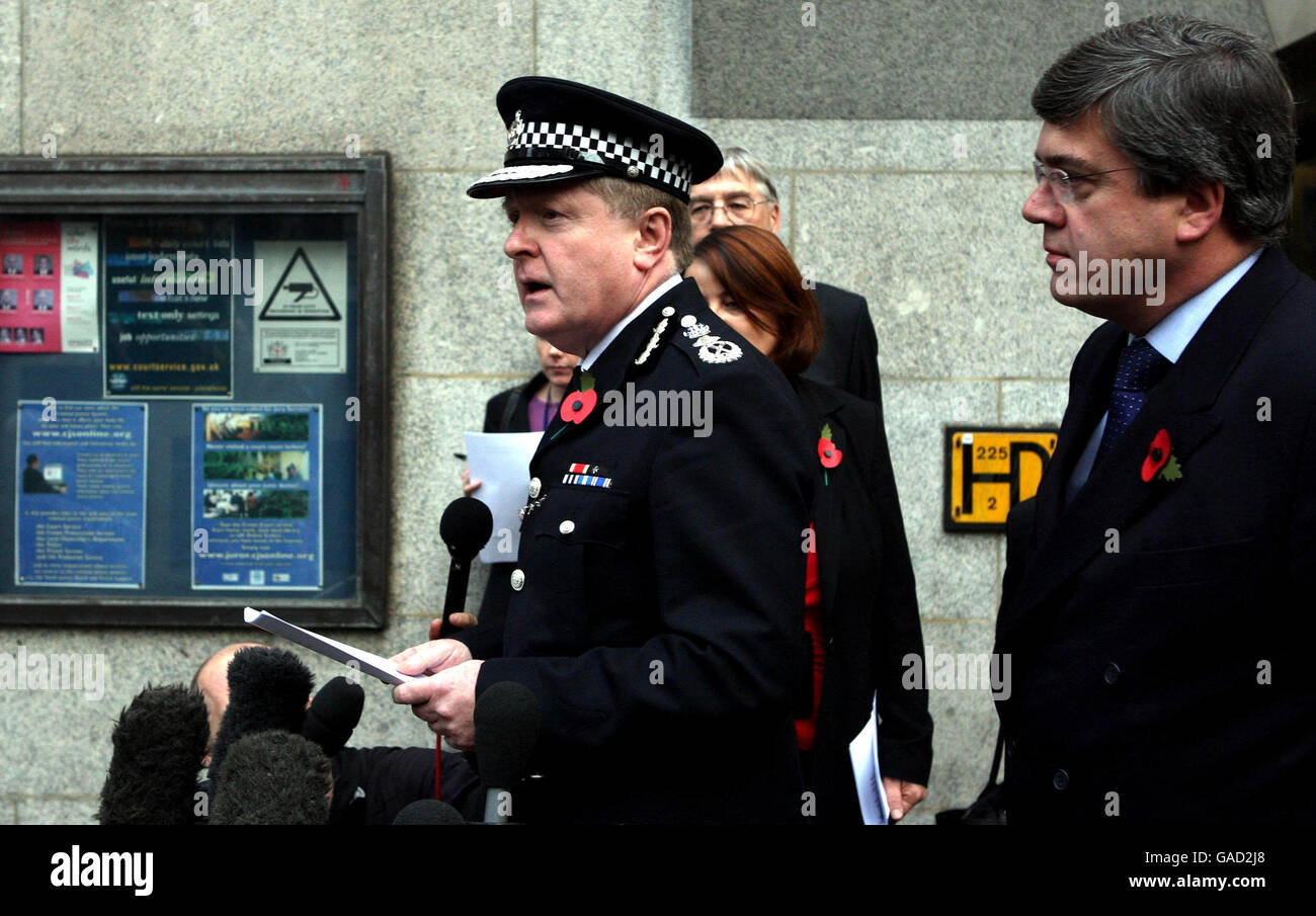 Jean Charles de Menezes Stockwell shooting trial Stock Photo - Alamy