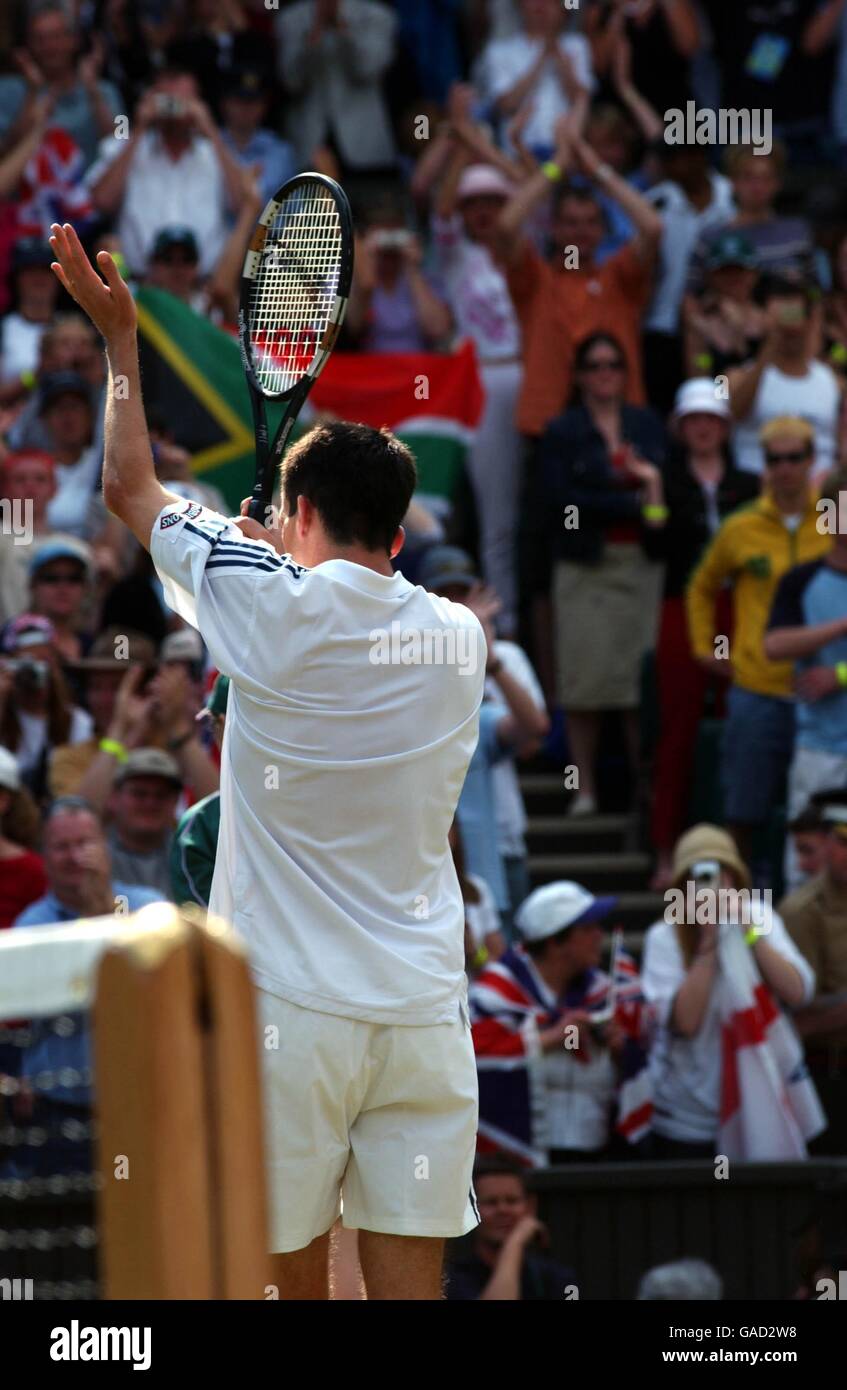 Tennis henman waves hi-res stock photography and images - Alamy