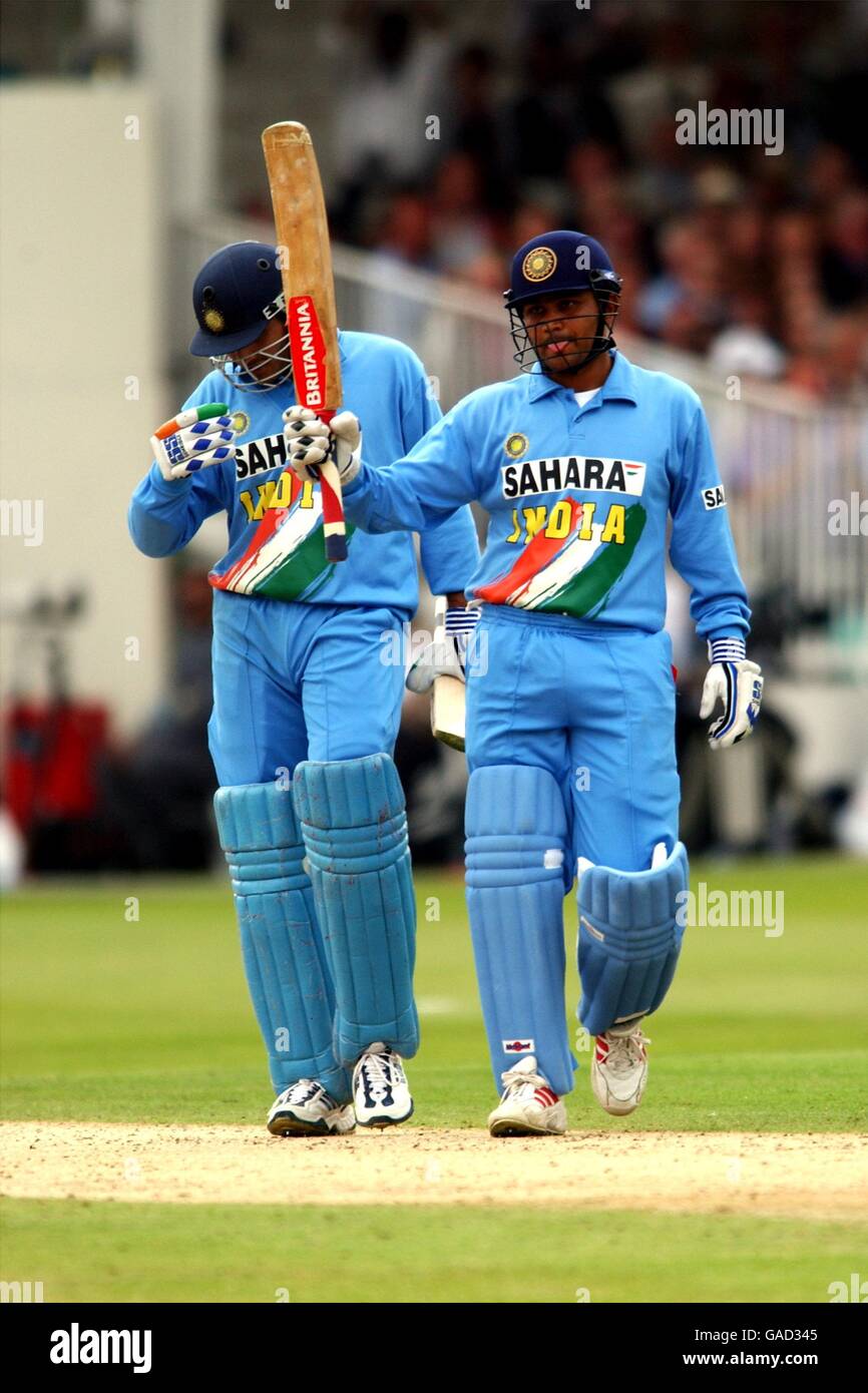 V sehwag hi-res stock photography and images - Alamy