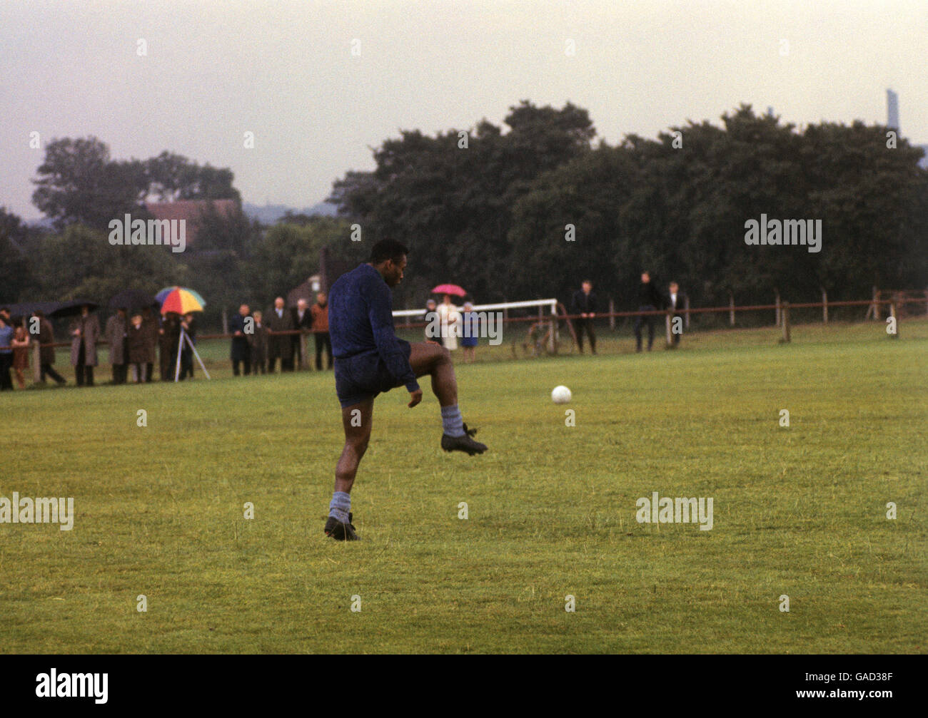 World cup 1966 pele hi-res stock photography and images - Alamy