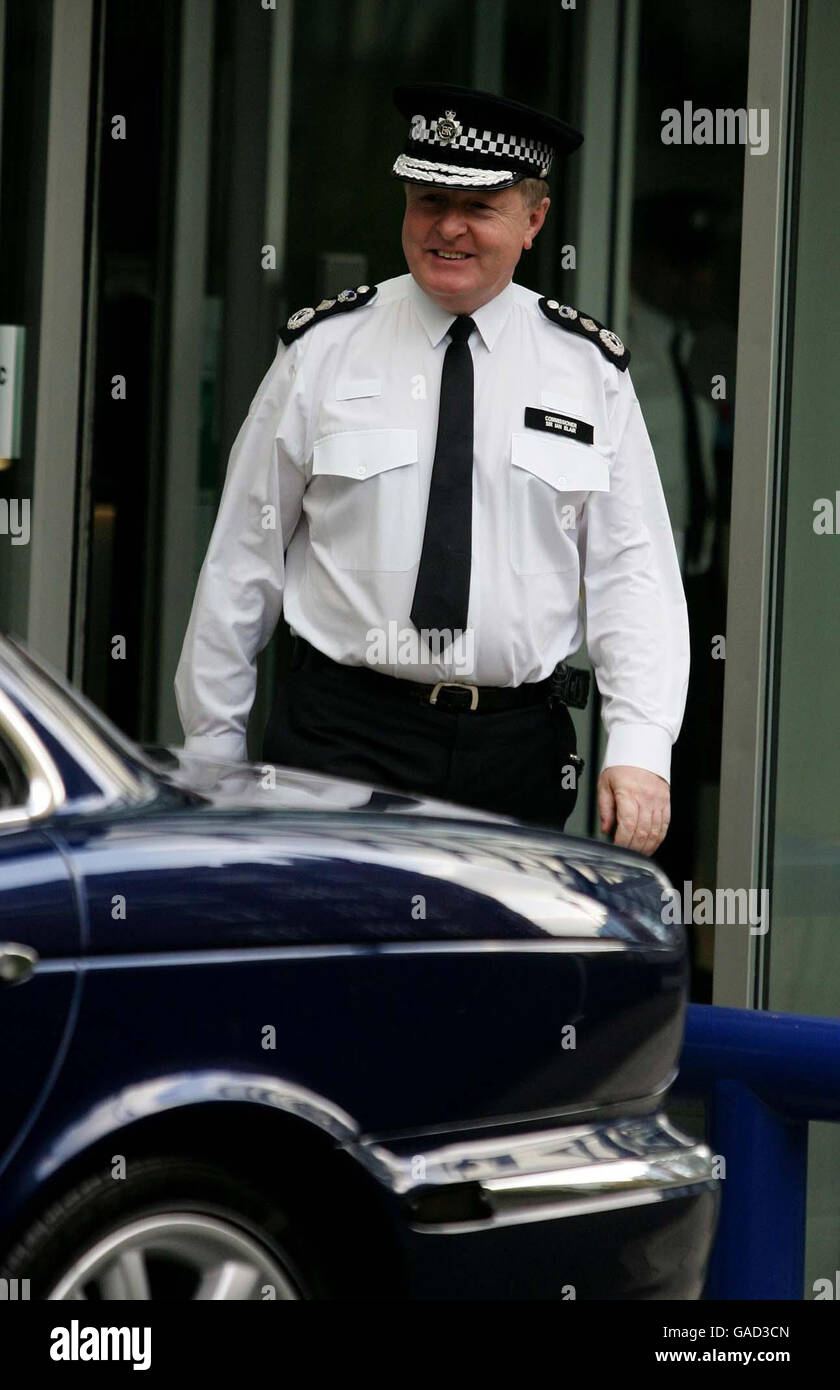 Jean Charles de Menezes Stockwell shooting trial Stock Photo - Alamy