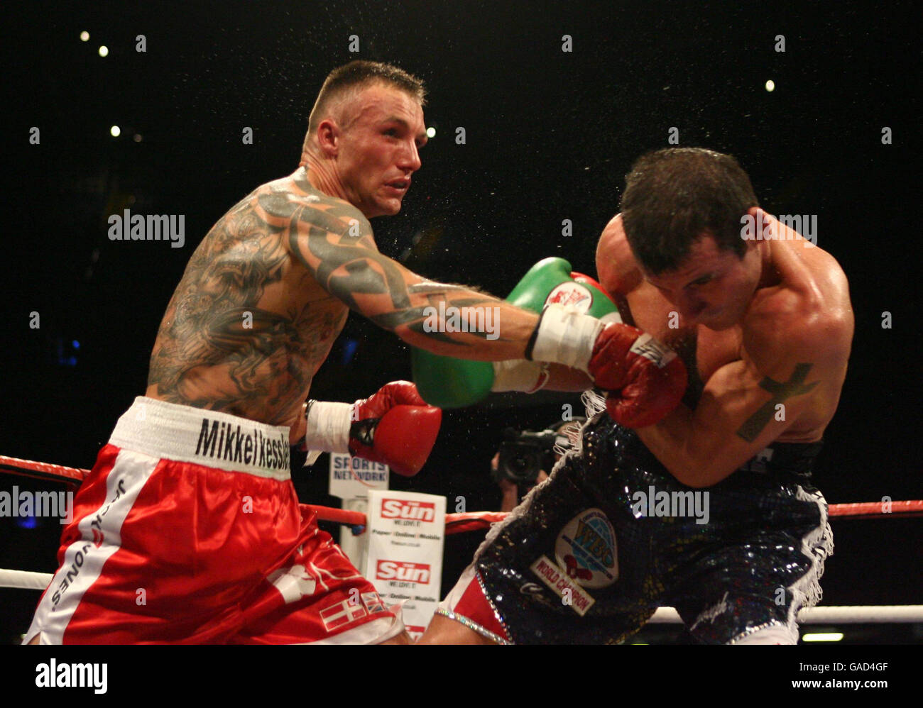 Wbo wba wbc super middleweight title hi-res stock photography and ...