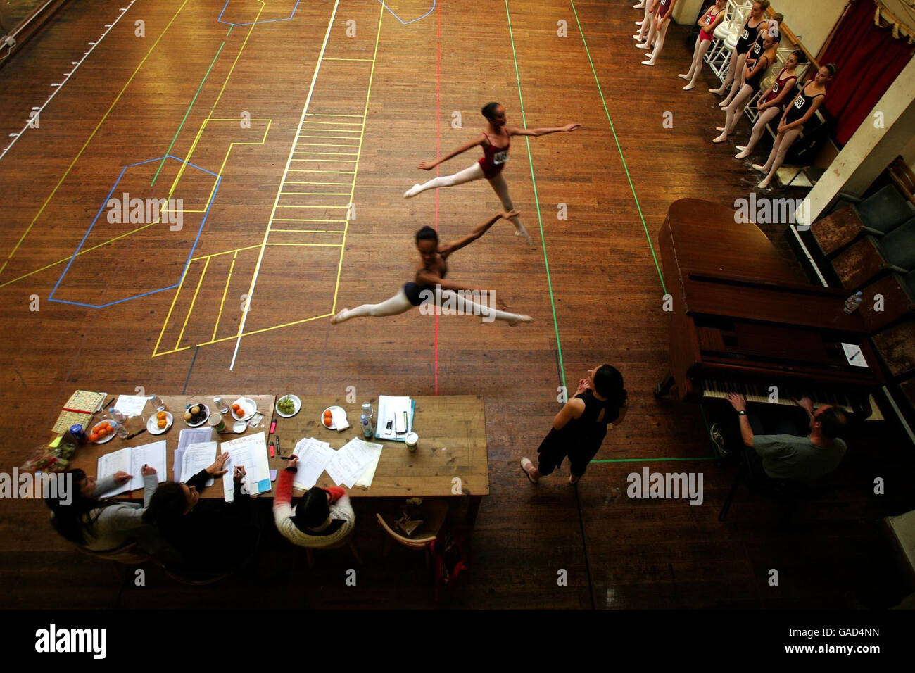 London childrens ballet hi-res stock photography and images - Alamy