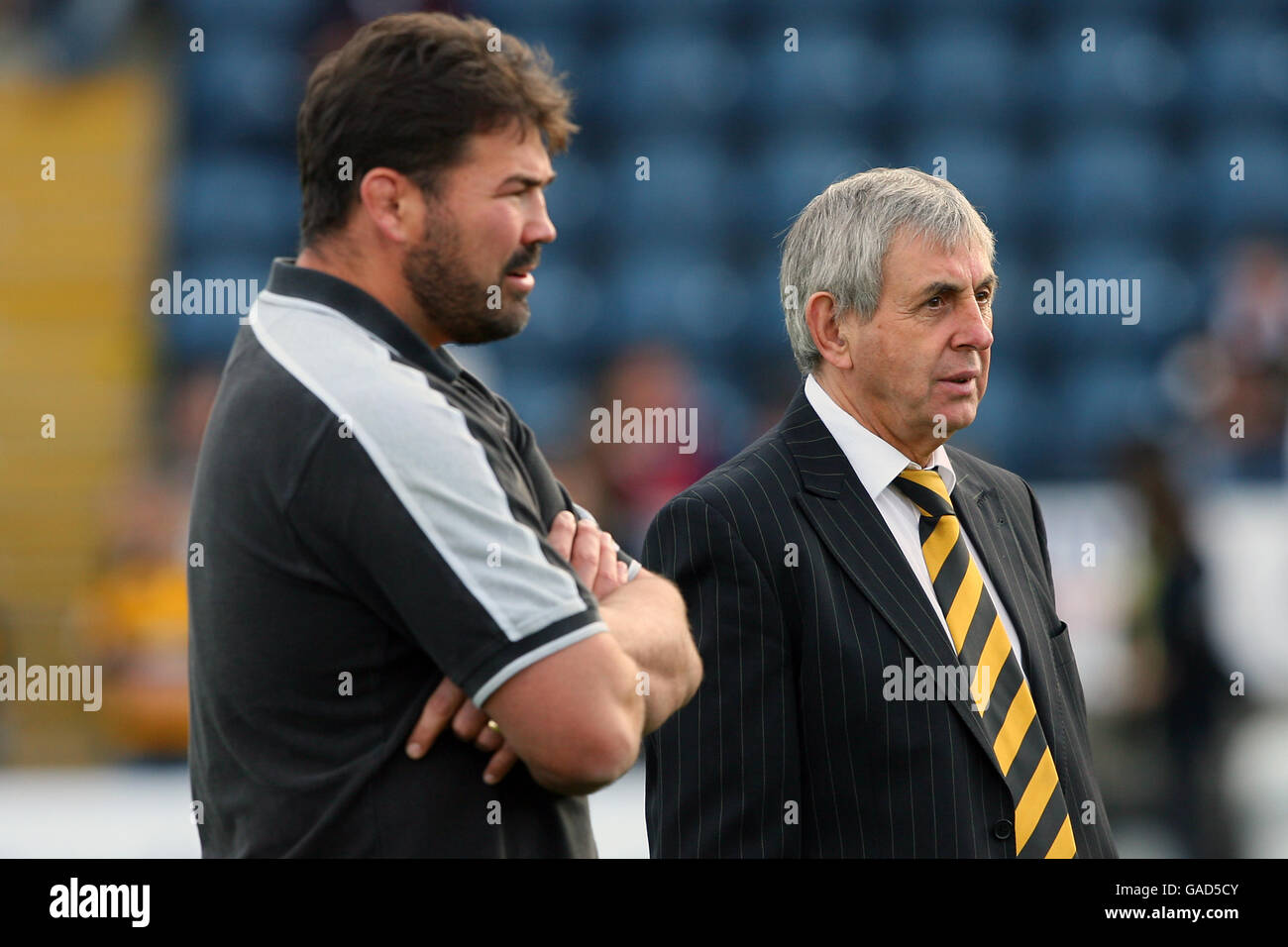 London wasps coach talks to director rugby ian mcgeechan hi-res stock ...