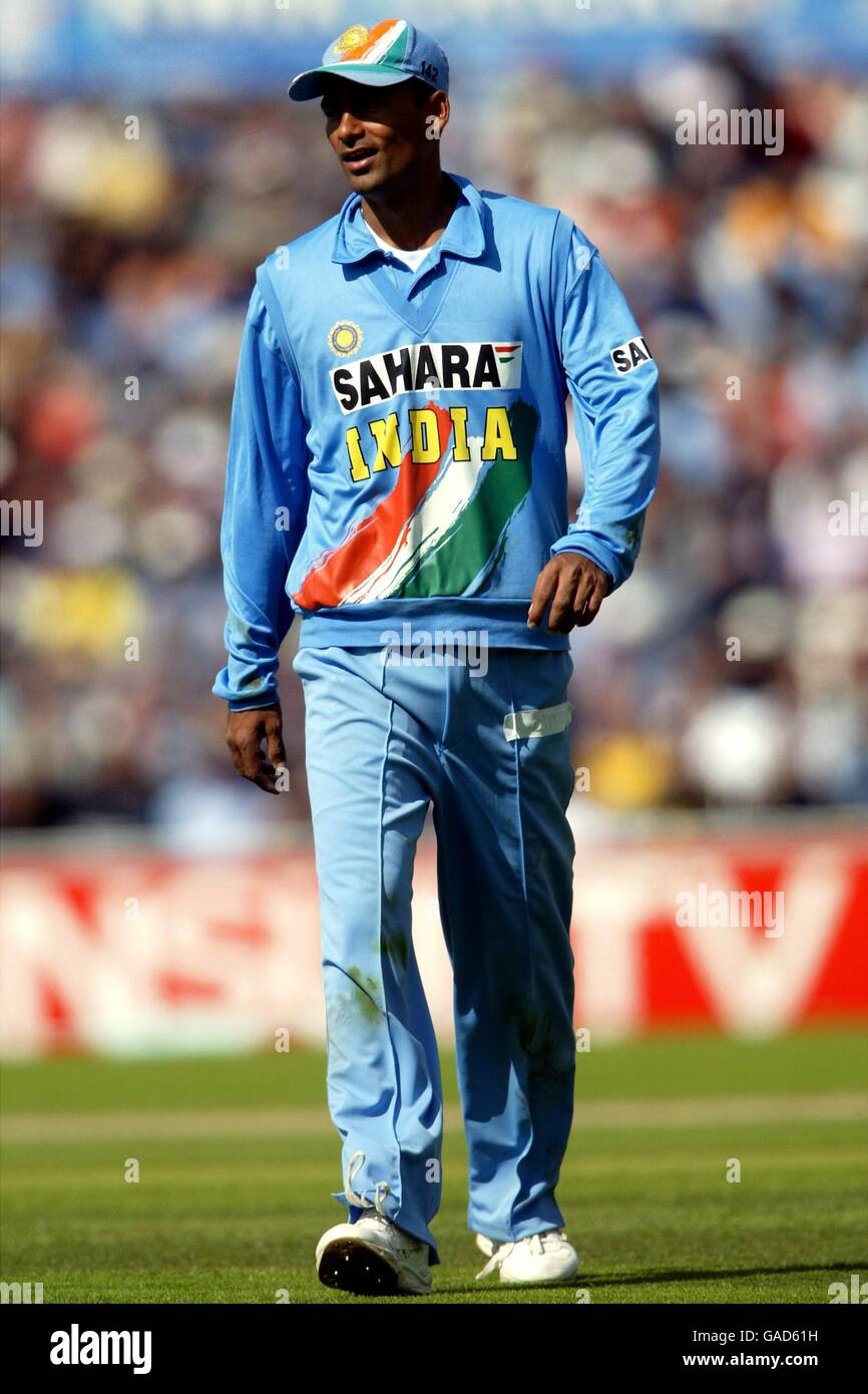 Ashish nehra cricket hi-res stock photography and images - Alamy