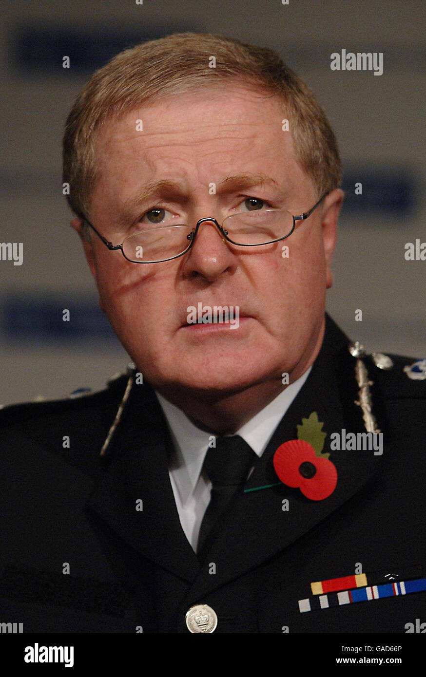 Metropolitan Police Commissioner Sir Ian Blair gives a statement at New ...