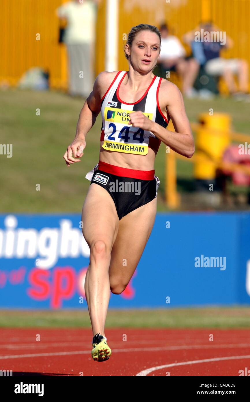 Catherine murphy competes in the womens 400m hi-res stock photography ...