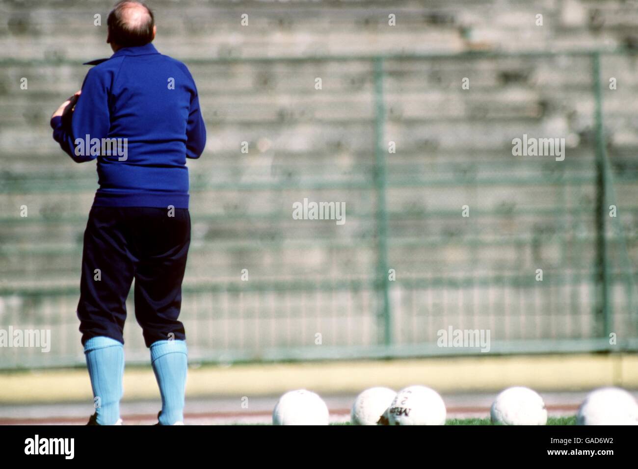 Full length balls equipment back view tracksuit rear arty football hi ...