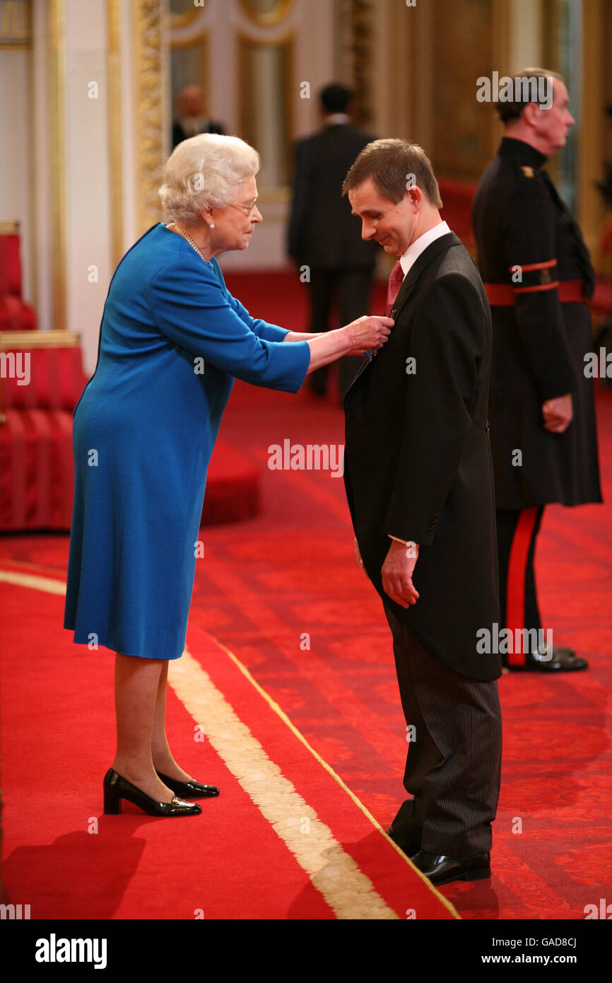 Mr stephen stace london made mbe by queen buckingham palace hi-res ...