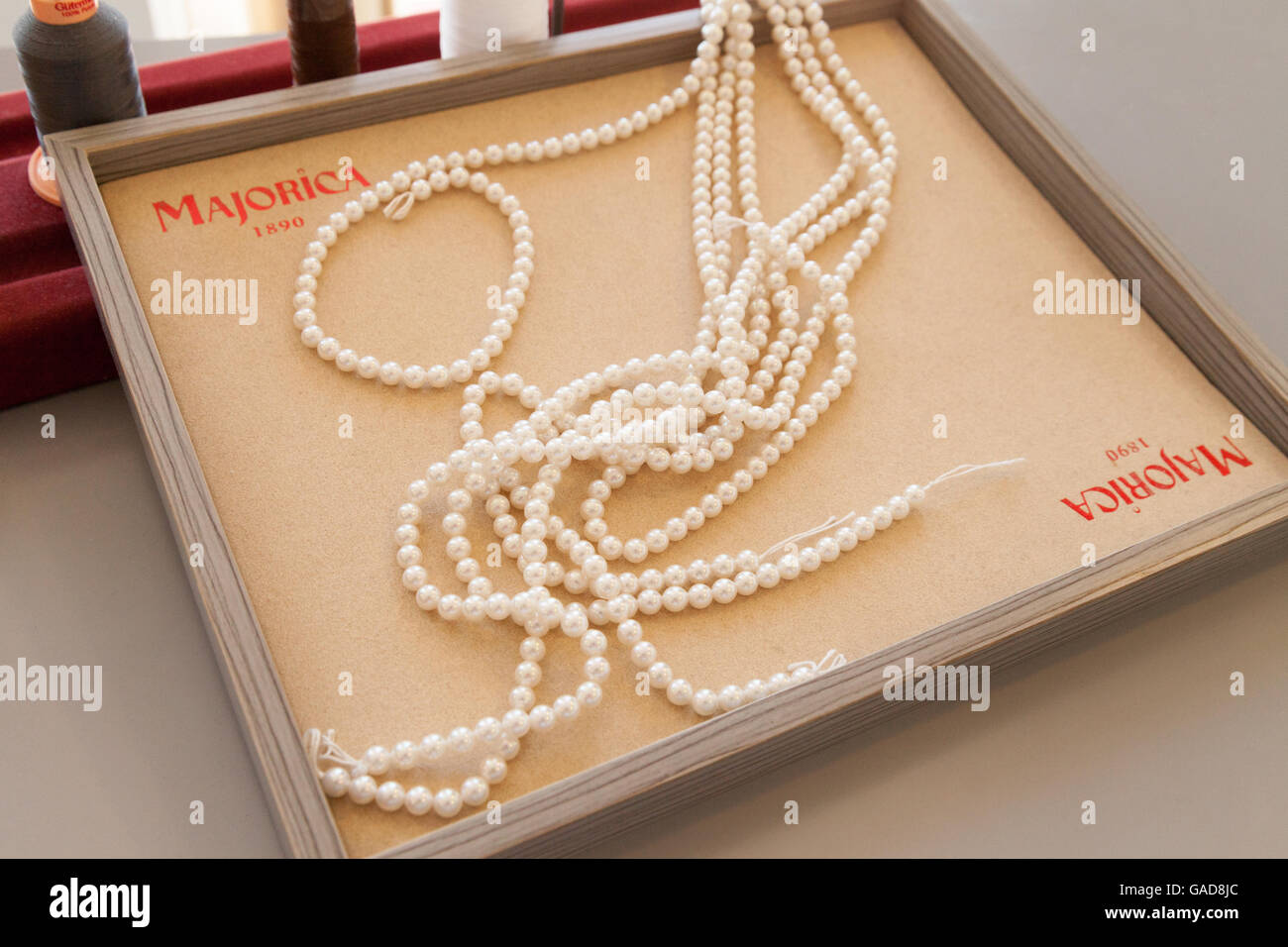 Majorica pearls - Imitation pearls from Mallorca, in the factory shop ...