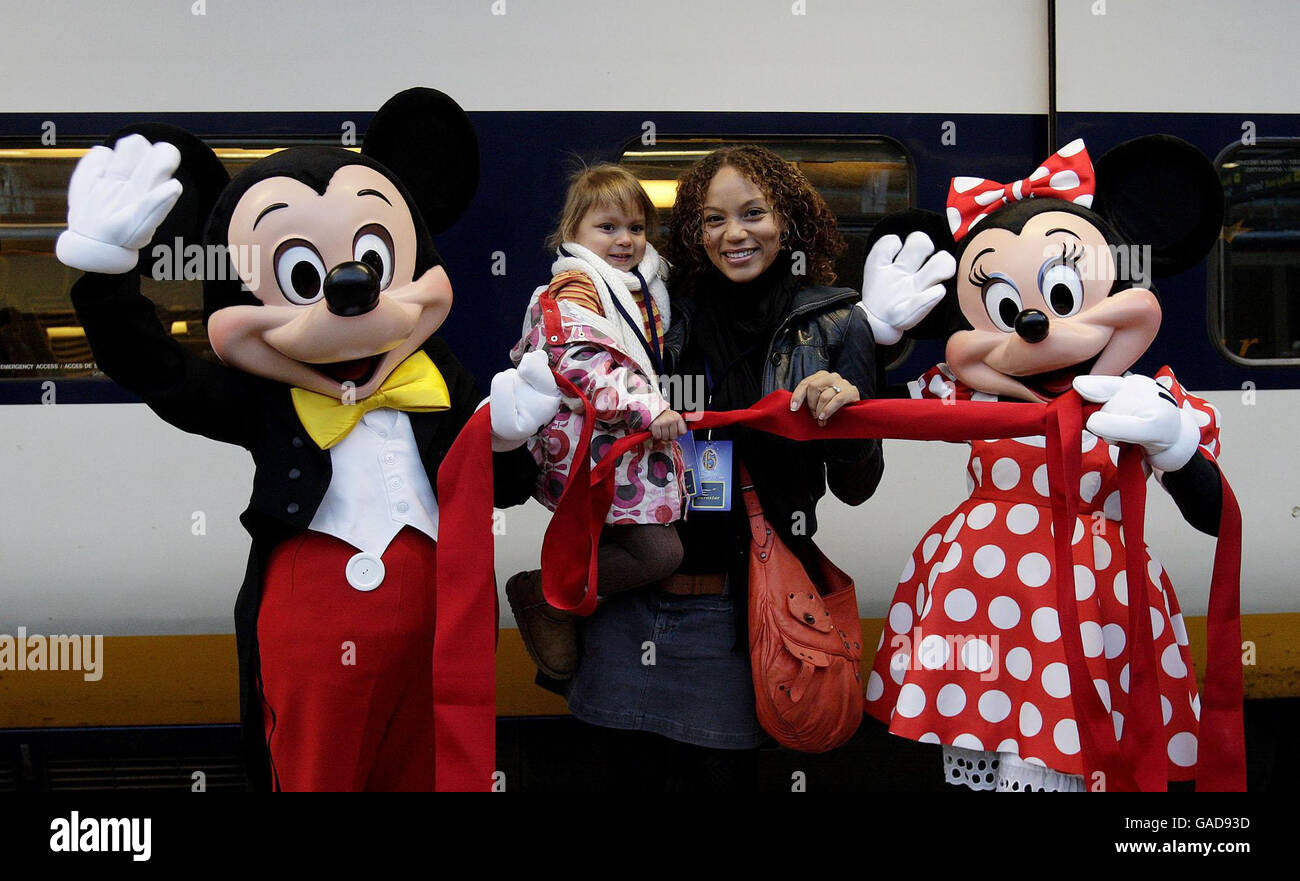 Angela Griffin and her daughter Tallulah meet Mickey and Minnie Mouse ...