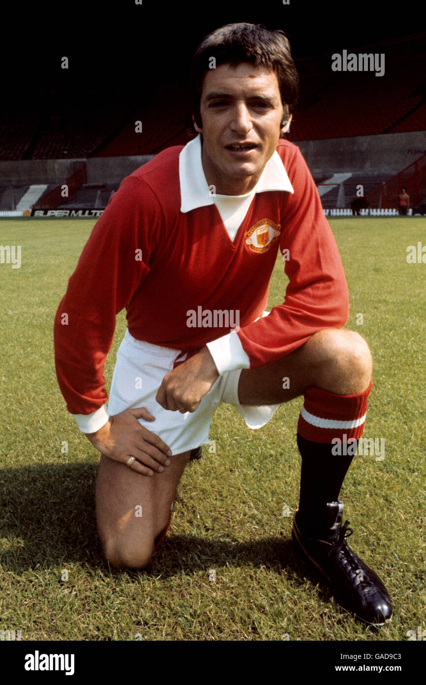 Sport - Soccer - Manchester United. Willie Morgan Stock Photo - Alamy