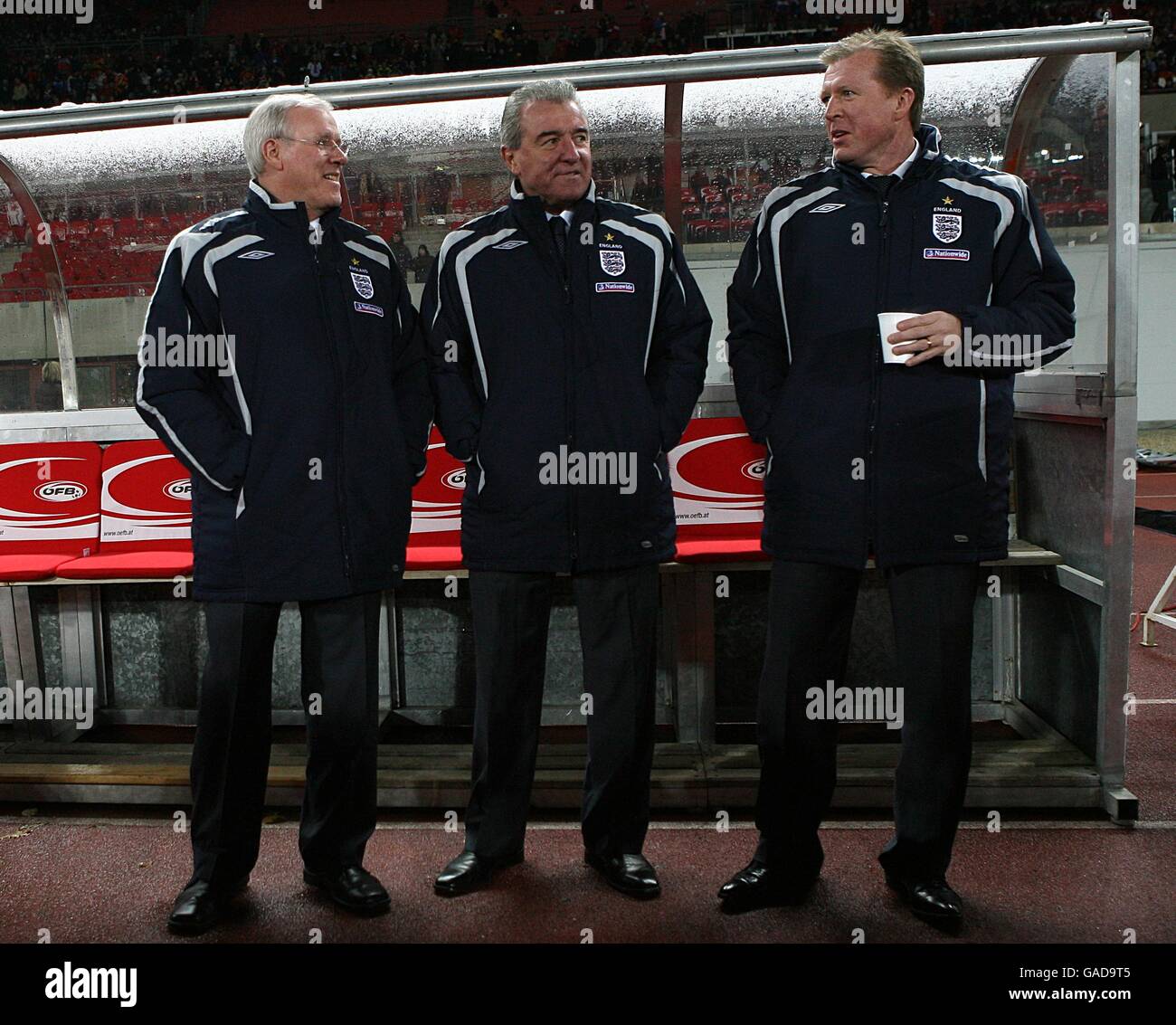 (r-l) England manager Steve McClaren, assistant Terry Venables and team ...