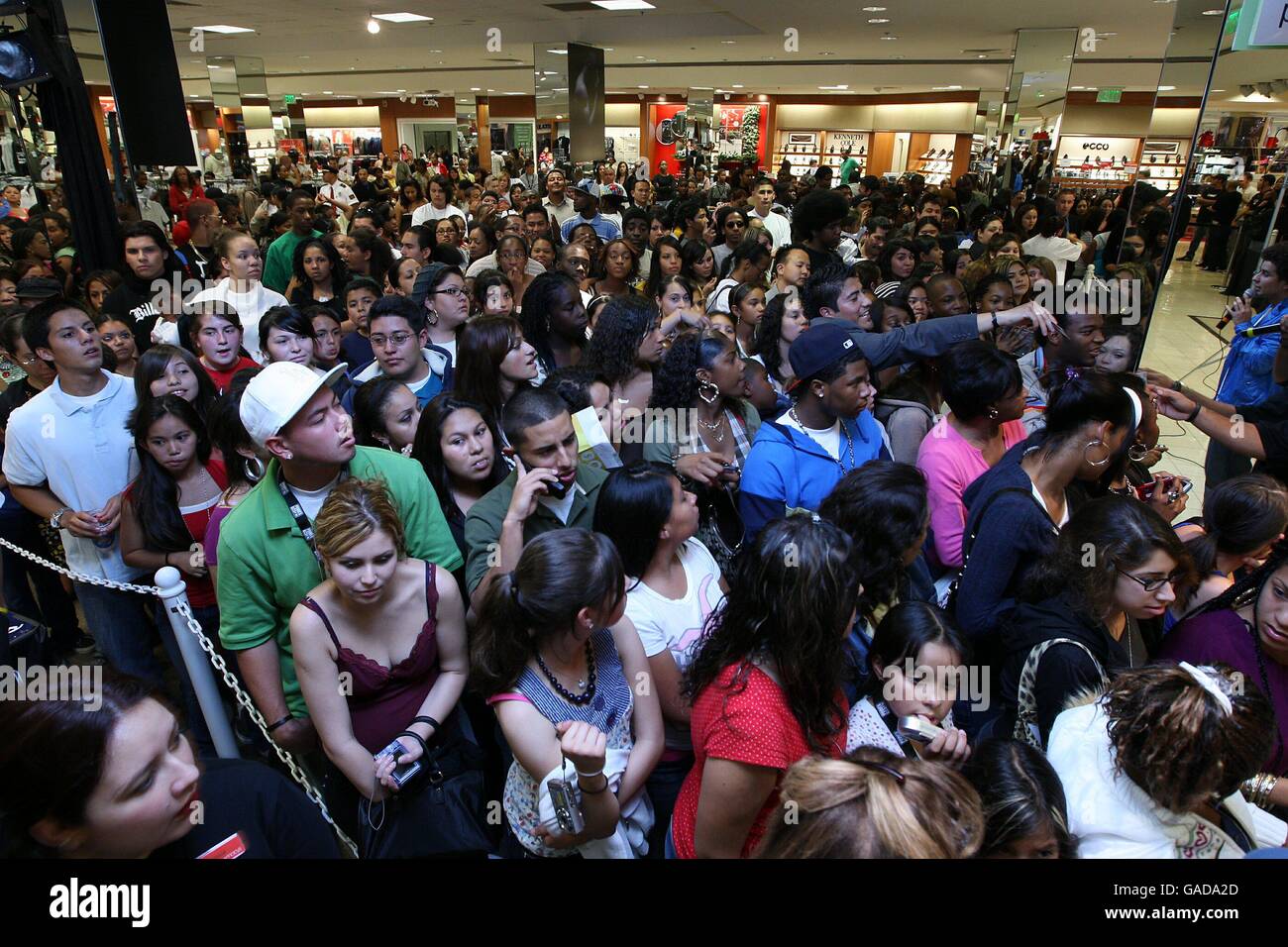 Los angeles crowd crowds people hi-res stock photography and images - Alamy