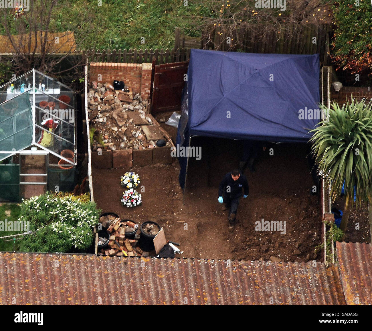Dig goes on at house after body discovery hi-res stock photography and ...