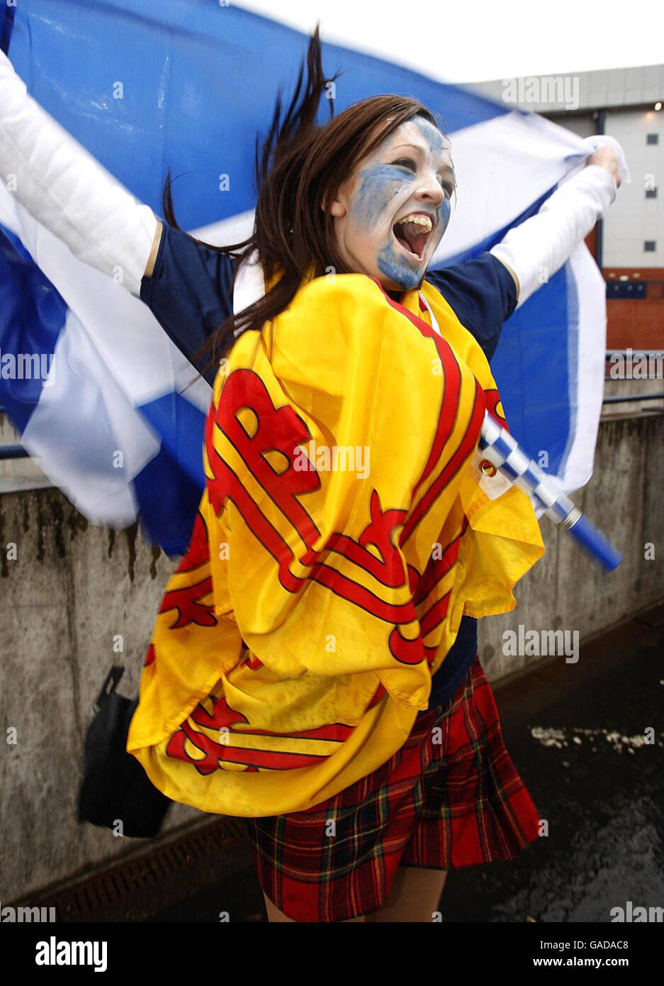 Scotland fan cheering hi-res stock photography and images - Alamy