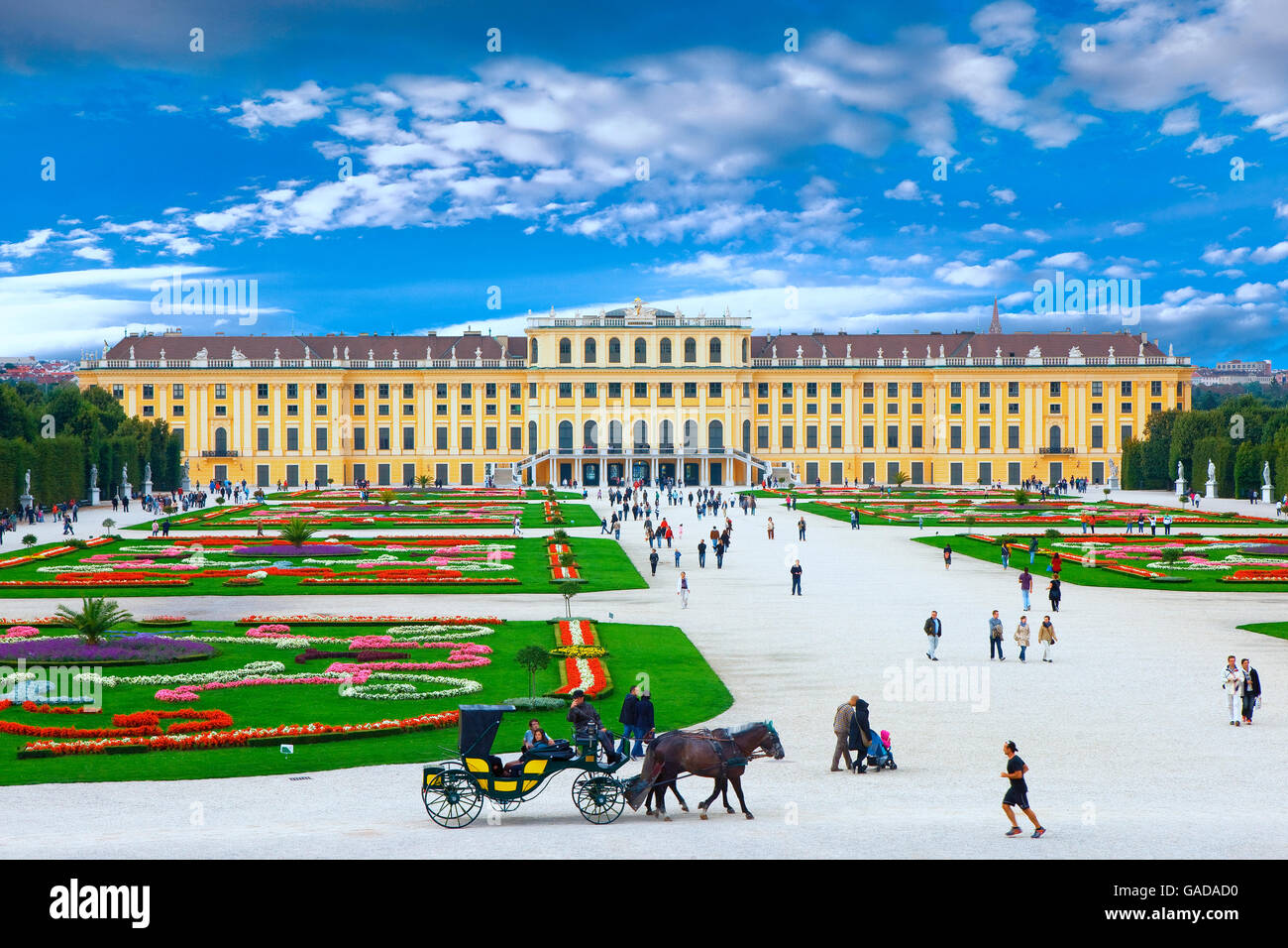 Schonbrunn castle in Vienna Stock Photo - Alamy