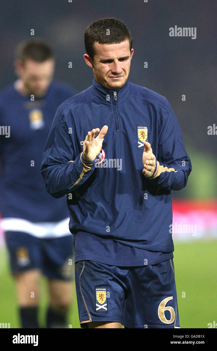Scotland's Barry Ferguson applauds the fans on the lap of honour Stock ...
