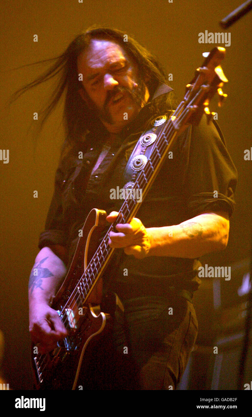 Lemmy Kilminster of Motorhead opens for Alice Cooper at Wembley Arena ...